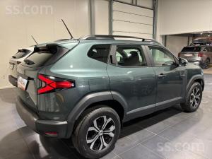 Green Dacia Duster 2025 in Liepaja, with an engine capacity of 1.00 L and mileage of 7 thousand km for 20840 €, photo 7 on AUTOMOTO.COM.LV