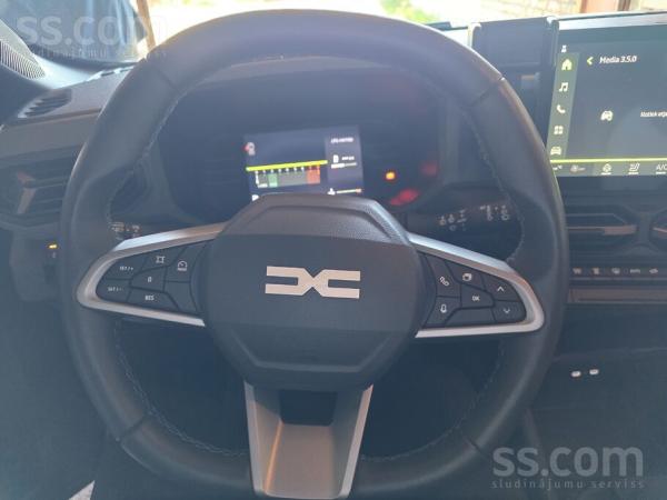 Green Dacia Duster 2025 in Liepaja, with an engine capacity of 1.00 L and mileage of 5 thousand km for 25000 €, photo 8 on AUTOMOTO.COM.LV