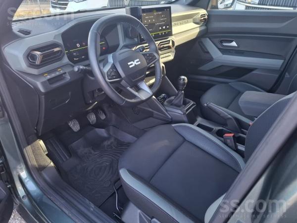 Green Dacia Duster 2025 in Riga, with an engine capacity of 1.20 L and mileage of 27 thousand km for 20600 €, photo 6 on AUTOMOTO.COM.LV