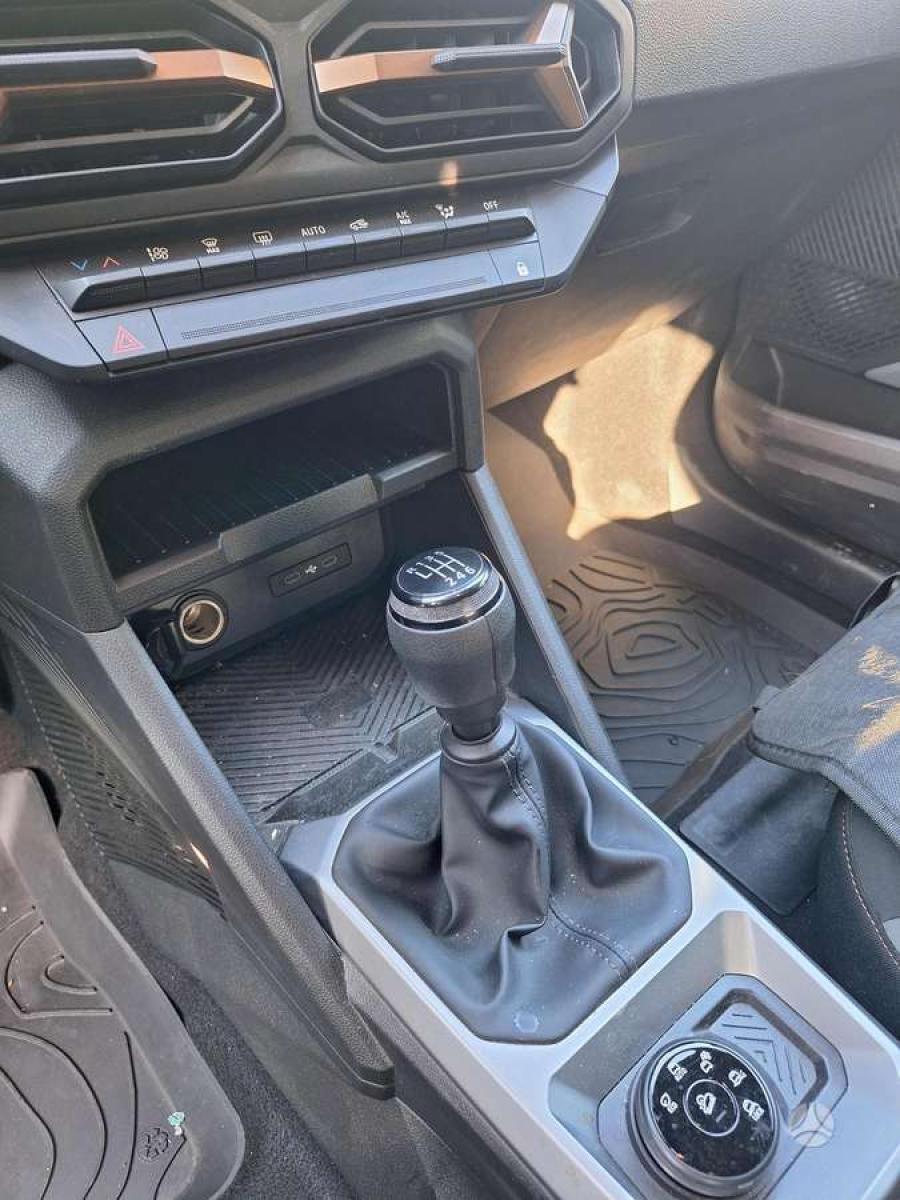 Green Dacia Duster 2025 in Vilnius, with an engine capacity of 1.20 L and mileage of 25 thousand km for 5350 €, photo 9 on AUTOMOTO.COM.LV