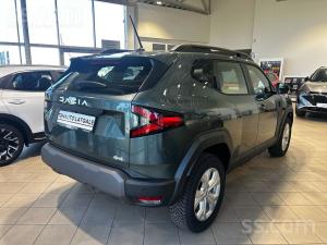 Green Dacia Duster 2026 in Daugavpils, with an engine capacity of 1.20 L and mileage of 13 thousand km for 27325 €, photo 5 on AUTOMOTO.COM.LV