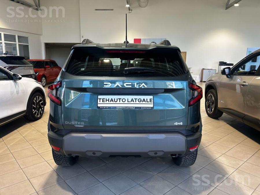 Green Dacia Duster 2026 in Daugavpils, with an engine capacity of 1.20 L and mileage of 13 thousand km for 27325 €, photo 6 on AUTOMOTO.COM.LV