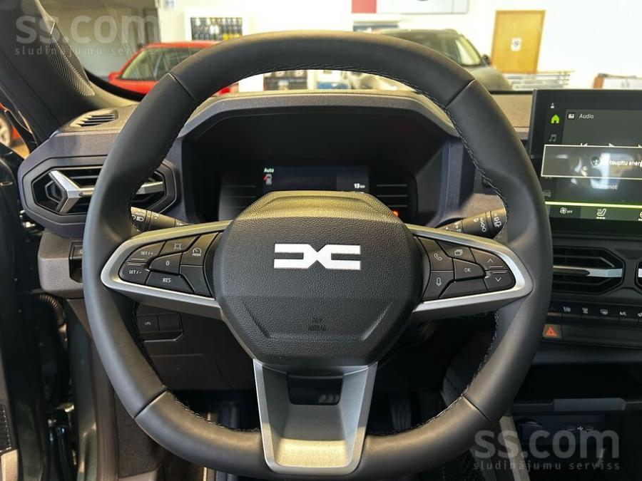 Green Dacia Duster 2026 in Daugavpils, with an engine capacity of 1.20 L and mileage of 13 thousand km for 27325 €, photo 14 on AUTOMOTO.COM.LV