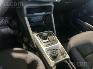Green Dacia Duster 2026 in Daugavpils, with an engine capacity of 1.20 L and mileage of 13 thousand km for 27325 €, photo 19 on AUTOMOTO.COM.LV