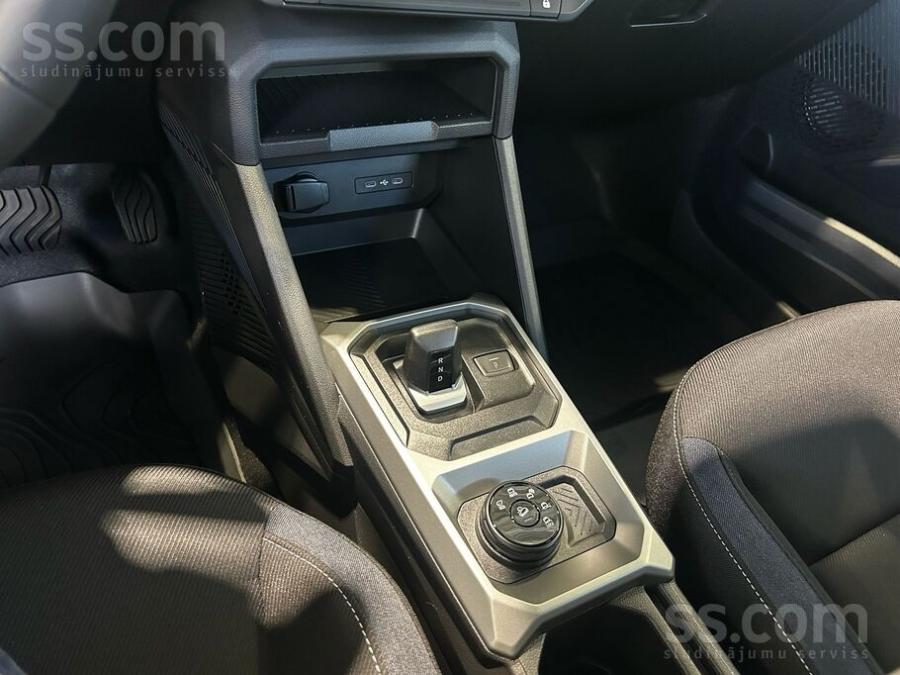 Green Dacia Duster 2026 in Daugavpils, with an engine capacity of 1.20 L and mileage of 13 thousand km for 27325 €, photo 19 on AUTOMOTO.COM.LV