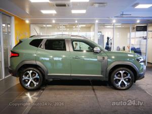 Green Dacia Duster 2024 in Tallinn, with an engine capacity of 1.60 L and mileage of 15 thousand km for 24490 €, photo 2 on AUTOMOTO.COM.LV