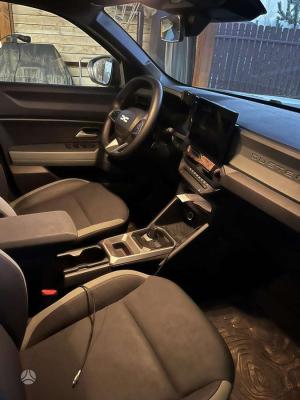 Green Dacia Duster 2024 in Vilnius, with an engine capacity of 1.46 L and mileage of 42 thousand km for 20500 €, photo 11 on AUTOMOTO.COM.LV