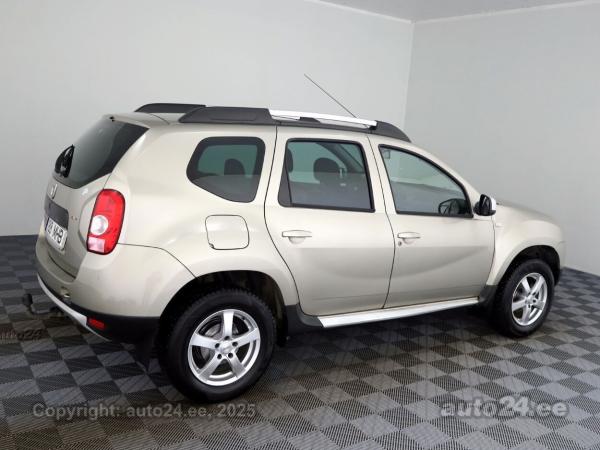 Pelēks Dacia Duster 2011 Tallina, ar dzinēja tilpumu 1.60 L un nobraukumu 319 tūkst. km par 2999 €, foto 3 vietnē AUTOMOTO.COM.LV