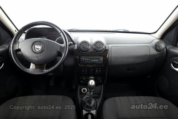 Pelēks Dacia Duster 2011 Tallina, ar dzinēja tilpumu 1.60 L un nobraukumu 319 tūkst. km par 2999 €, foto 5 vietnē AUTOMOTO.COM.LV