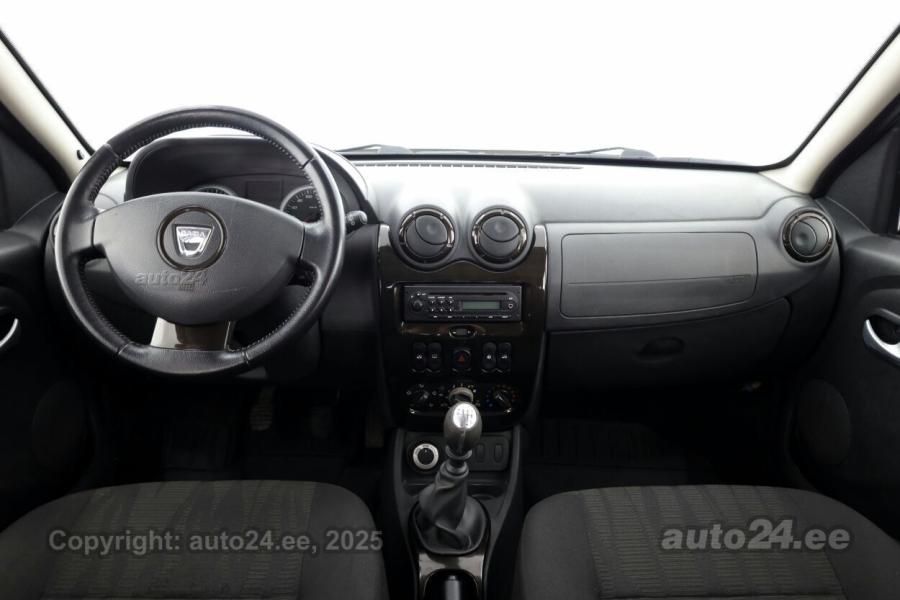 Pelēks Dacia Duster 2011 Tallina, ar dzinēja tilpumu 1.60 L un nobraukumu 319 tūkst. km par 2999 €, foto 5 vietnē AUTOMOTO.COM.LV