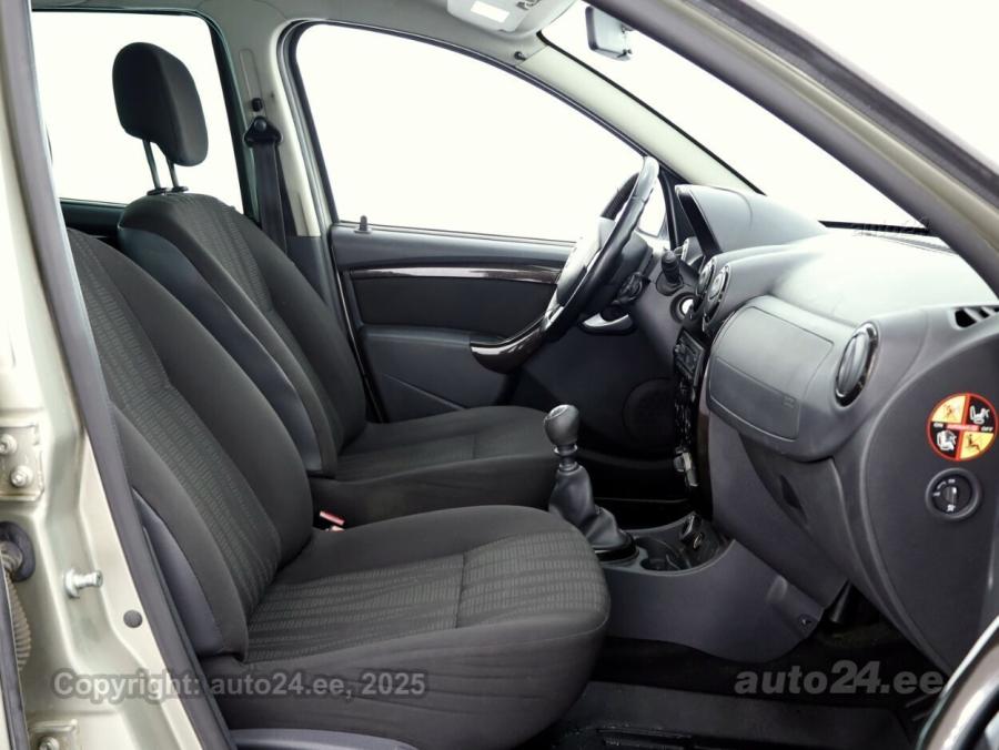Pelēks Dacia Duster 2011 Tallina, ar dzinēja tilpumu 1.60 L un nobraukumu 319 tūkst. km par 2999 €, foto 6 vietnē AUTOMOTO.COM.LV