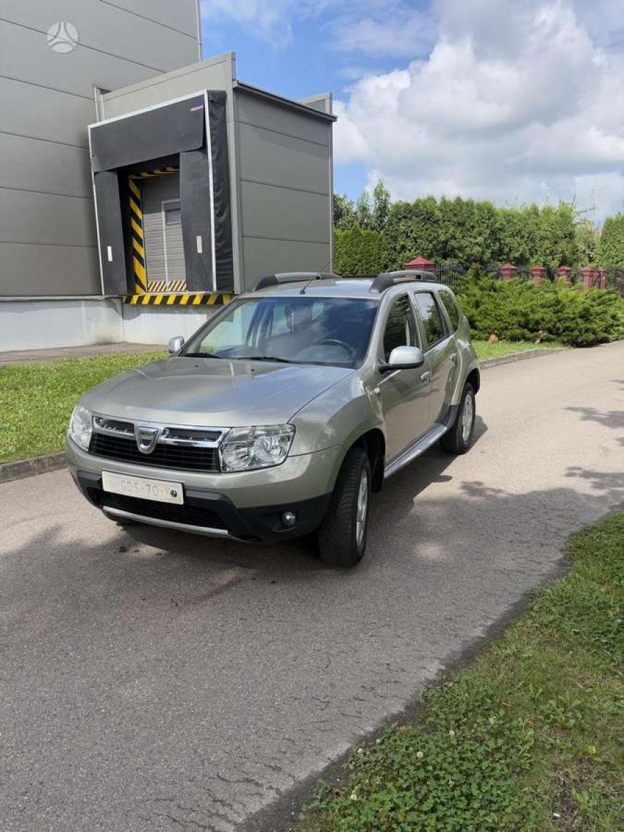 Pelēks Dacia Duster 2011 Alīta, ar dzinēja tilpumu 1.60 L un nobraukumu 197 tūkst. km par 5450 €, foto 1 vietnē AUTOMOTO.COM.LV