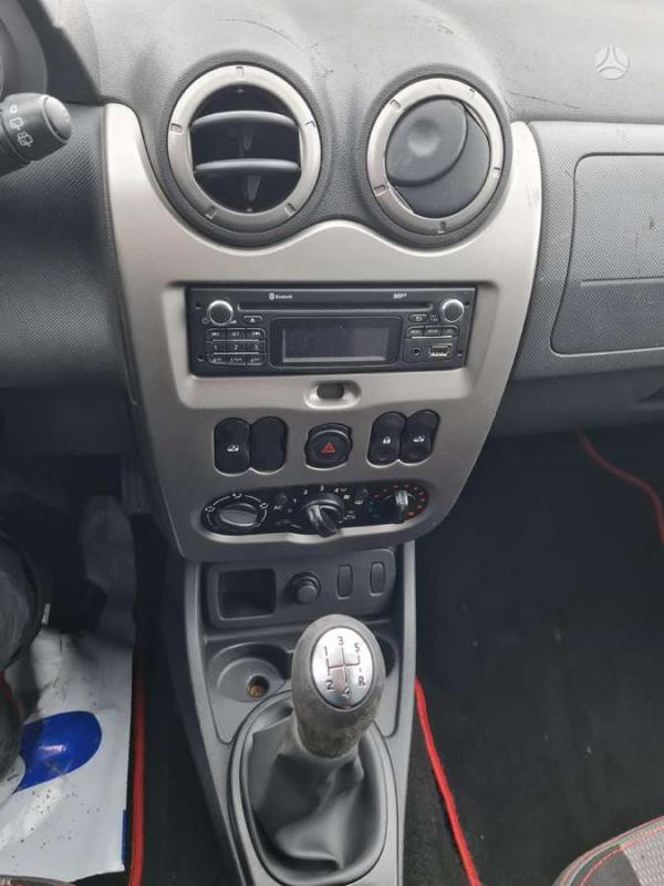 Grey Dacia Duster 2012 in Taurage, with an engine capacity of 1.60 L and mileage of 212 thousand km for 4200 €, photo 11 on AUTOMOTO.COM.LV