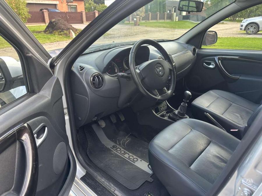 Grey Dacia Duster 2012 in Siauliai, with an engine capacity of 1.46 L and mileage of 208 thousand km for 4500 €, photo 23 on AUTOMOTO.COM.LV