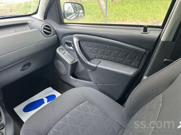 Grey Dacia Duster 2013 in Cesis, with an engine capacity of 1.20 L and mileage of 0 thousand km for 6900 €, photo 10 on AUTOMOTO.COM.LV