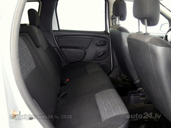 Dacia Duster 2013 Tallina vietnē Pelēks Dacia Duster 2013 Tallina, ar dzinēja tilpumu 1.50 L un nobraukumu 338 tūkst. km par 2299 €, foto 8 vietnē AUTOMOTO.COM.LV