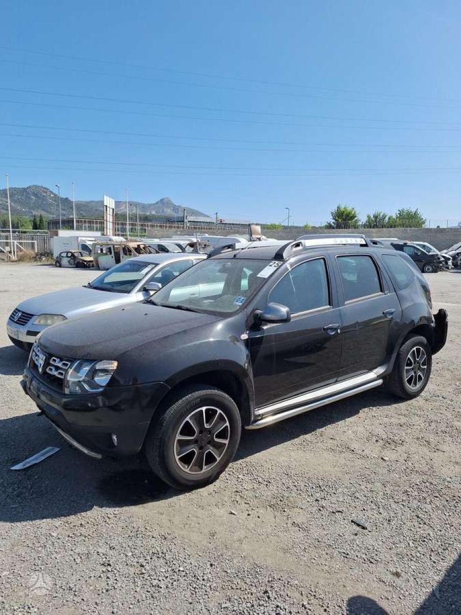 Grey Dacia Duster 2015 in Taurage, with an engine capacity of 1.50 L and mileage of 107 thousand km for 2500 €, photo 2 on AUTOMOTO.COM.LV