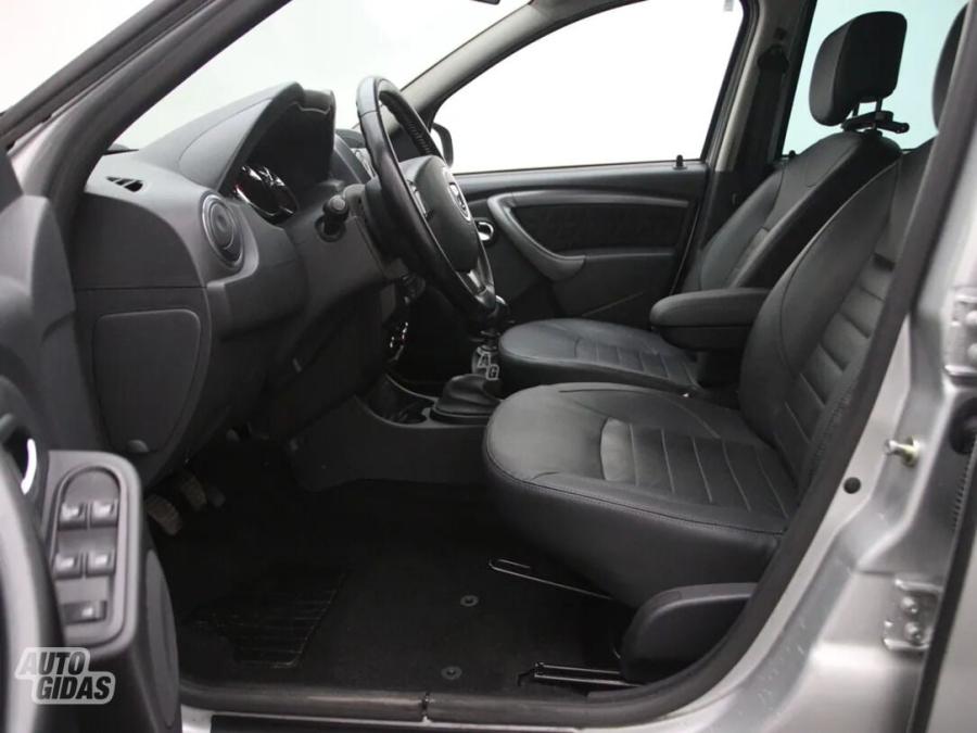 Pelēks Dacia Duster 2015 Viļņa, ar dzinēja tilpumu 1.50 L un nobraukumu 228 tūkst. km par 6599 €, foto 5 vietnē AUTOMOTO.COM.LV