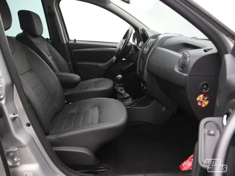 Pelēks Dacia Duster 2015 Viļņa, ar dzinēja tilpumu 1.50 L un nobraukumu 228 tūkst. km par 6599 €, foto 15 vietnē AUTOMOTO.COM.LV