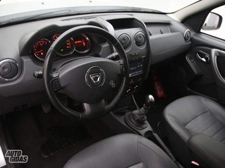 Pelēks Dacia Duster 2015 Viļņa, ar dzinēja tilpumu 1.50 L un nobraukumu 228 tūkst. km par 6599 €, foto 17 vietnē AUTOMOTO.COM.LV