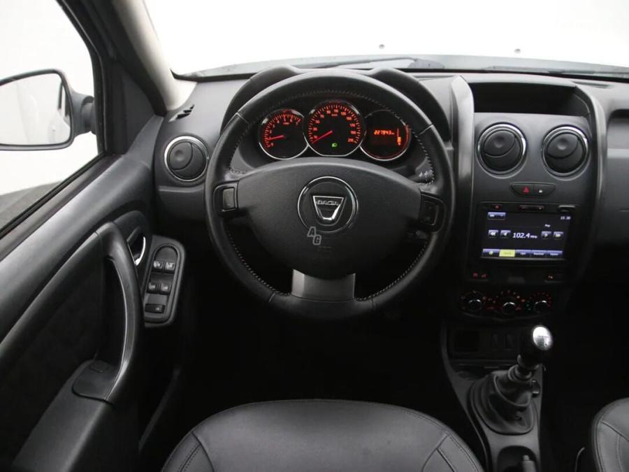 Pelēks Dacia Duster 2015 Viļņa, ar dzinēja tilpumu 1.50 L un nobraukumu 228 tūkst. km par 6599 €, foto 18 vietnē AUTOMOTO.COM.LV