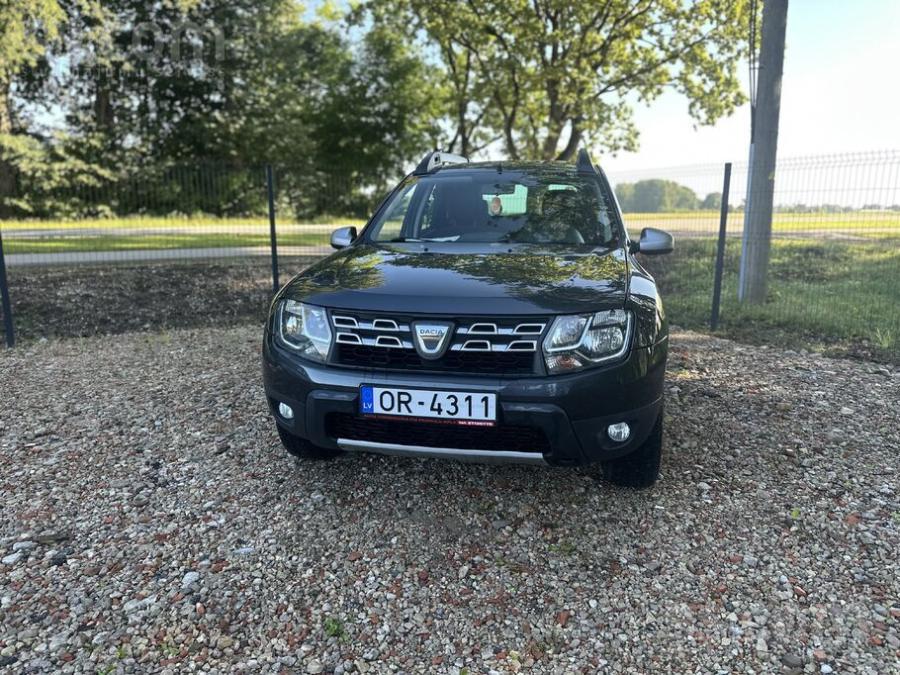 Grey Dacia Duster 2015 in Cesis, with an engine capacity of 1.20 L and mileage of 0 thousand km for 6900 €, photo 3 on AUTOMOTO.COM.LV