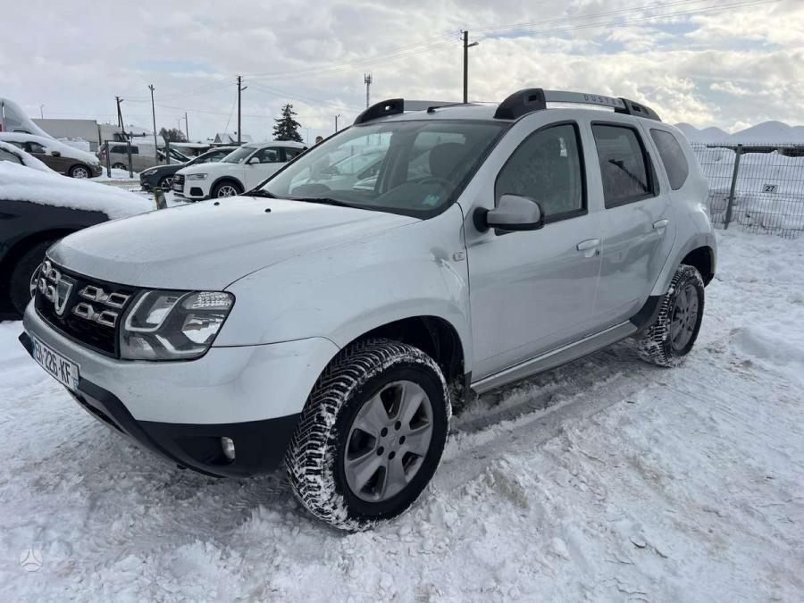 Grey Dacia Duster 2016 in Taurage, with an engine capacity of 1.20 L and mileage of 141 thousand km for 5200 €, photo 1 on AUTOMOTO.COM.LV