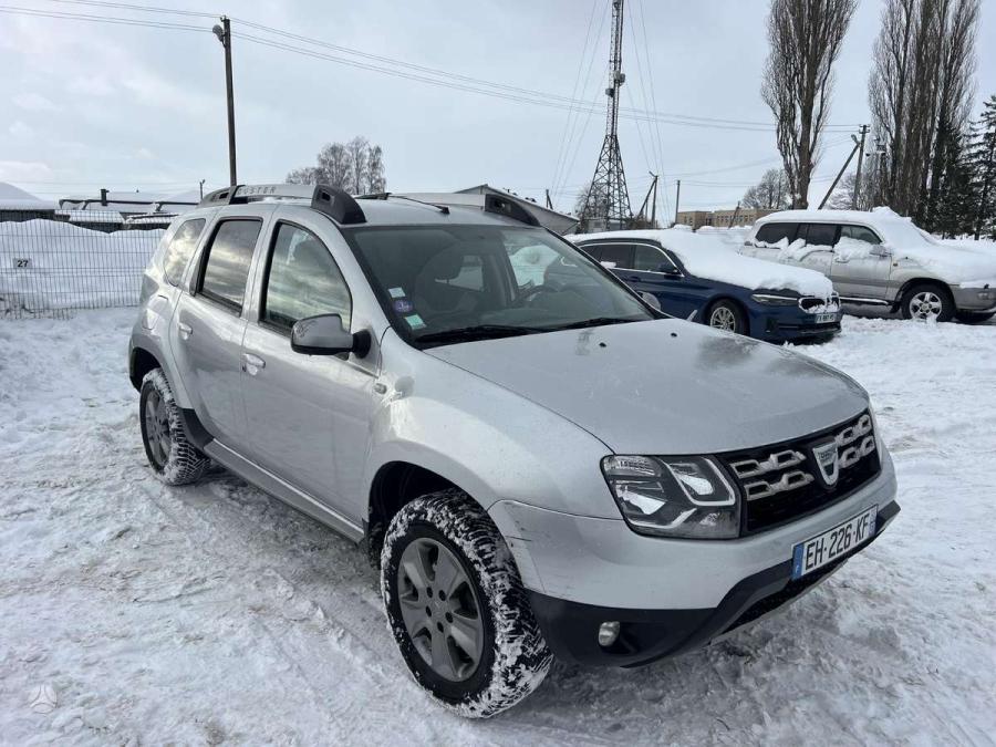 Grey Dacia Duster 2016 in Taurage, with an engine capacity of 1.20 L and mileage of 141 thousand km for 5200 €, photo 4 on AUTOMOTO.COM.LV