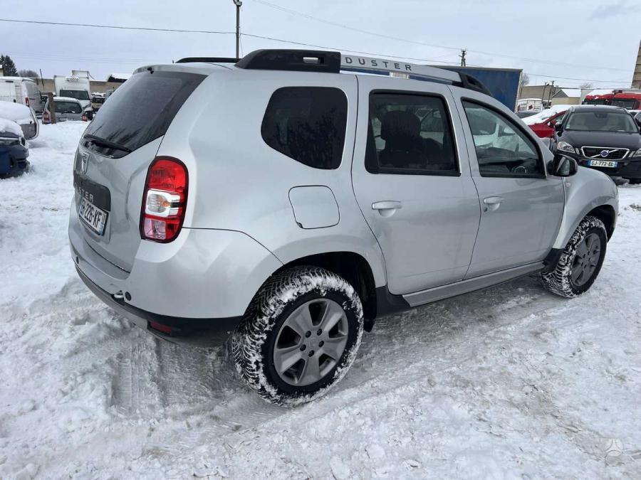 Grey Dacia Duster 2016 in Taurage, with an engine capacity of 1.20 L and mileage of 141 thousand km for 5200 €, photo 8 on AUTOMOTO.COM.LV