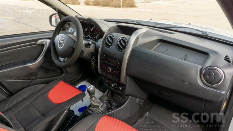 Grey Dacia Duster 2016 in Riga, with an engine capacity of 1.50 L and mileage of 156 thousand km for 5990 €, photo 11 on AUTOMOTO.COM.LV