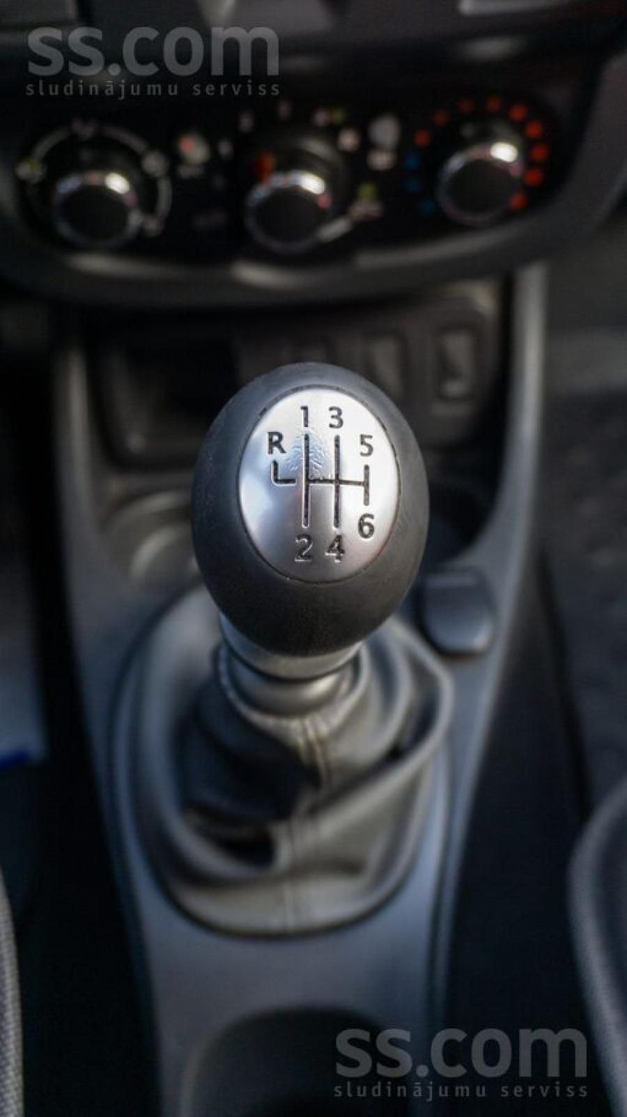 Grey Dacia Duster 2016 in Riga, with an engine capacity of 1.50 L and mileage of 156 thousand km for 5990 €, photo 15 on AUTOMOTO.COM.LV
