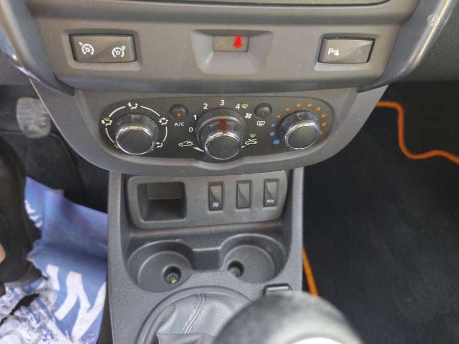 Grey Dacia Duster 2016 in Taurage, with an engine capacity of 1.20 L and mileage of 145 thousand km for 4900 €, photo 9 on AUTOMOTO.COM.LV