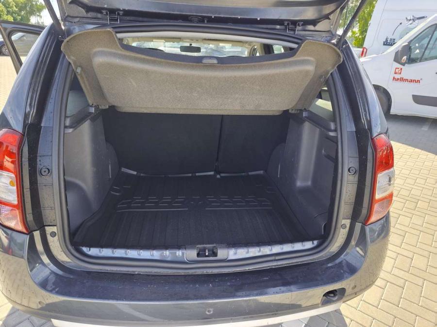 Grey Dacia Duster 2016 in Taurage, with an engine capacity of 1.20 L and mileage of 145 thousand km for 4900 €, photo 19 on AUTOMOTO.COM.LV