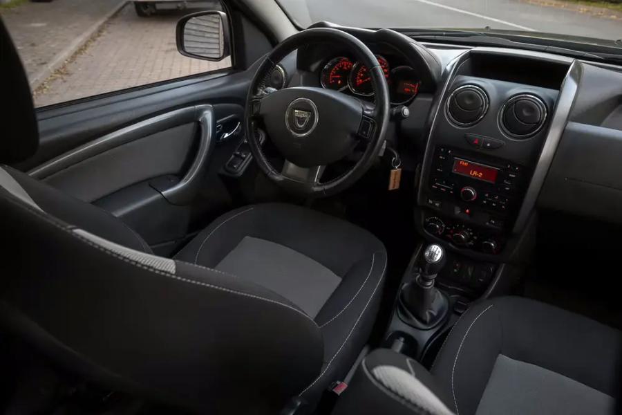 Pelēks Dacia Duster 2016 Jelgava, ar dzinēja tilpumu 1.50 L un nobraukumu 168 tūkst. km par 5000 €, foto 8 vietnē AUTOMOTO.COM.LV