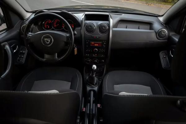 Pelēks Dacia Duster 2016 Jelgava, ar dzinēja tilpumu 1.50 L un nobraukumu 168 tūkst. km par 5000 €, foto 8 vietnē AUTOMOTO.COM.LV