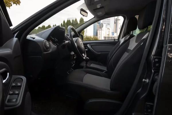 Pelēks Dacia Duster 2016 Jelgava, ar dzinēja tilpumu 1.50 L un nobraukumu 168 tūkst. km par 5000 €, foto 9 vietnē AUTOMOTO.COM.LV