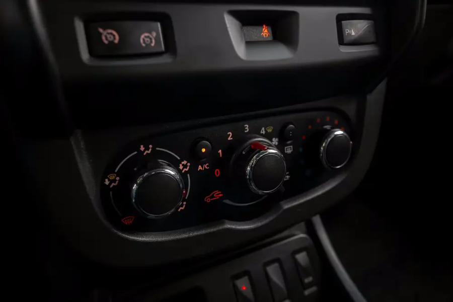 Pelēks Dacia Duster 2016 Jelgava, ar dzinēja tilpumu 1.50 L un nobraukumu 168 tūkst. km par 5000 €, foto 16 vietnē AUTOMOTO.COM.LV