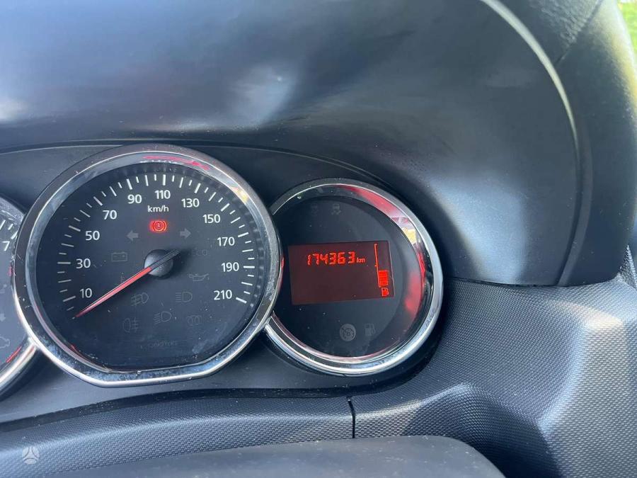 Grey Dacia Duster 2016 in Utena, with an engine capacity of 1.20 L and mileage of 174 thousand km for 6700 €, photo 22 on AUTOMOTO.COM.LV