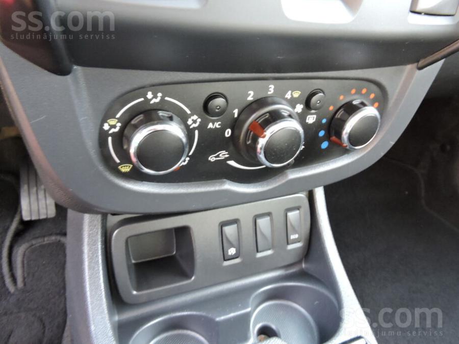 Grey Dacia Duster 2016 in Cesis, with an engine capacity of 1.50 L and mileage of 205 thousand km for 6200 €, photo 9 on AUTOMOTO.COM.LV