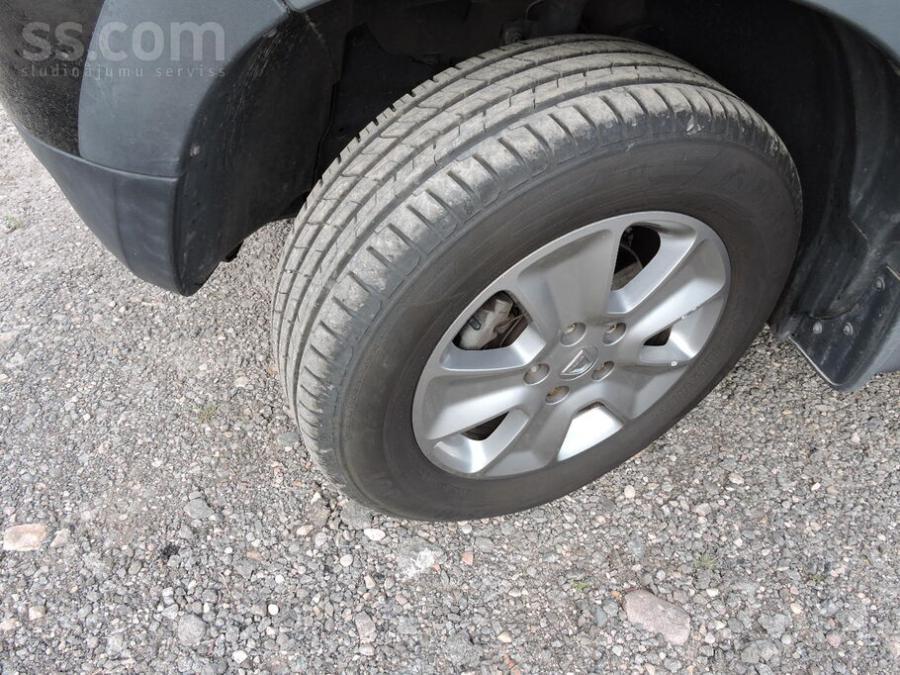 Grey Dacia Duster 2016 in Cesis, with an engine capacity of 1.50 L and mileage of 205 thousand km for 6200 €, photo 14 on AUTOMOTO.COM.LV