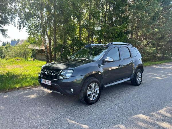 Dacia Duster 2016 in Utena on AUTOMOTO.COM.LV Grey Dacia Duster 2016 in Utena, with an engine capacity of 1.20 L and mileage of 174 thousand km for 5600 €, photo 4 on AUTOMOTO.COM.LV
