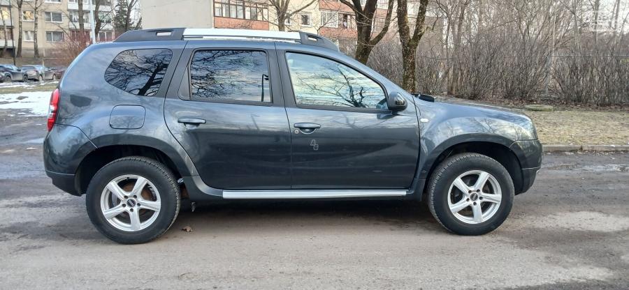 Grey Dacia Duster 2017 in Vilnius, with an engine capacity of 1.60 L and mileage of 63 thousand km for 7700 €, photo 1 on AUTOMOTO.COM.LV