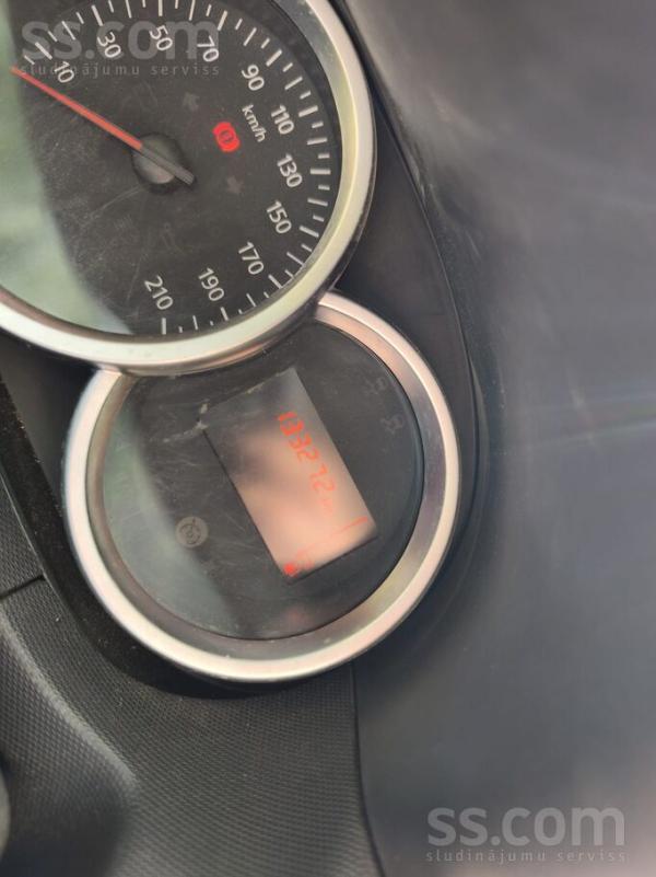 Grey Dacia Duster 2017 in Jelgava, with an engine capacity of 1.50 L and mileage of 133 thousand km for 2000 €, photo 4 on AUTOMOTO.COM.LV