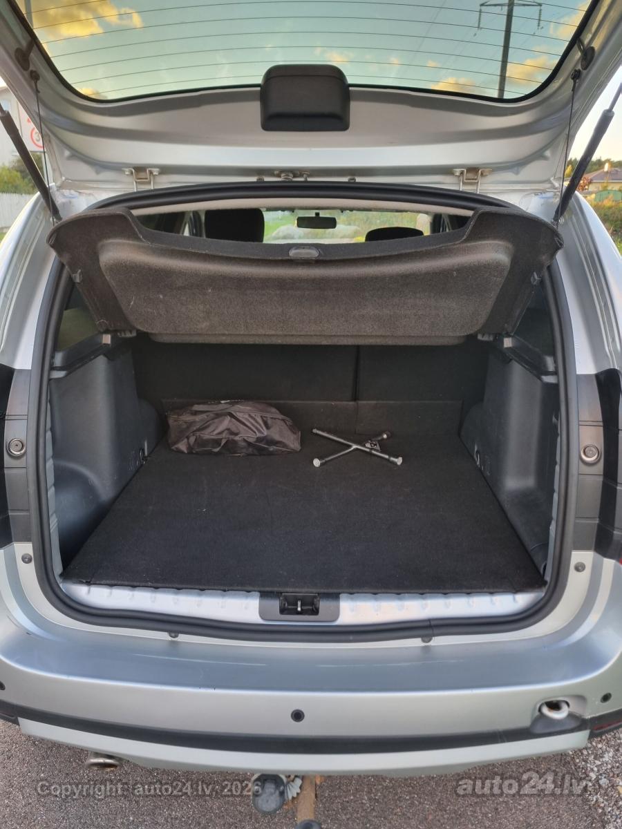 Pelēks Dacia Duster 2017 Tallina, ar dzinēja tilpumu 1.50 L un nobraukumu 132 tūkst. km par 8500 €, foto 14 vietnē AUTOMOTO.COM.LV