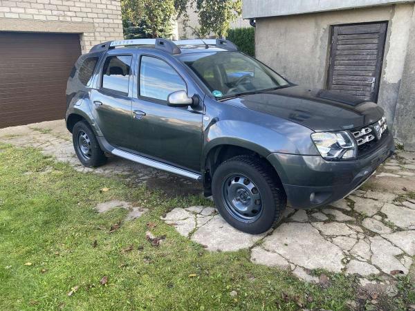Dacia Duster 2017 in Telschi on AUTOMOTO.COM.LV Grey Dacia Duster 2017 in Telschi, with an engine capacity of 1.20 L and mileage of 166 thousand km for 3200 €, photo 3 on AUTOMOTO.COM.LV