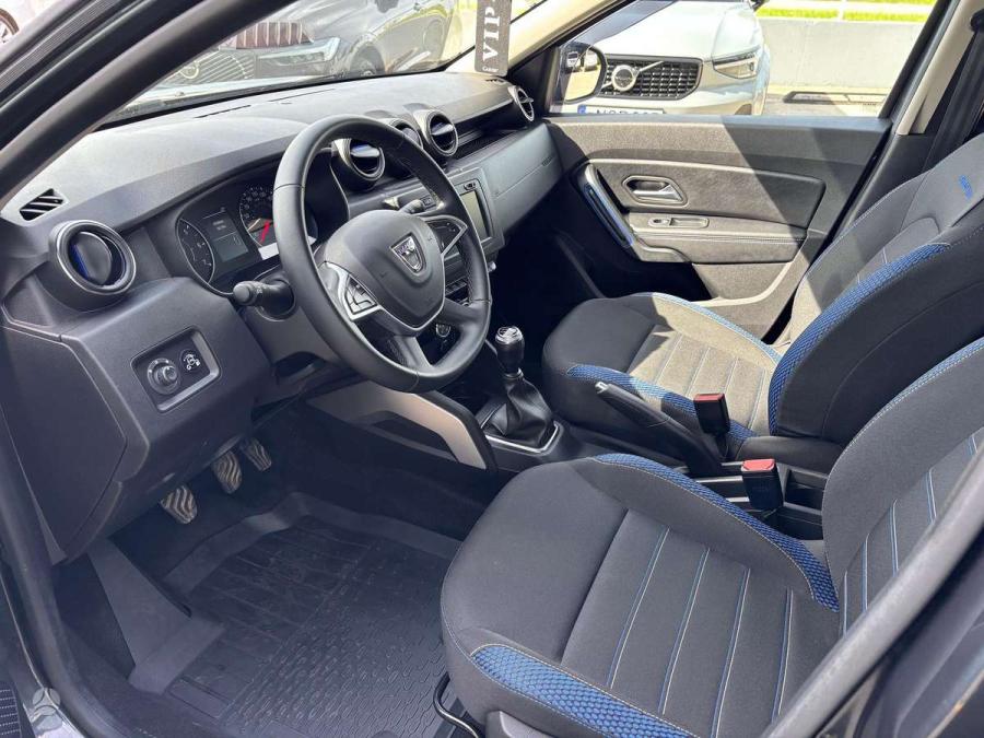 Grey Dacia Duster 2020 in Siauliai, with an engine capacity of 1.00 L and mileage of 70 thousand km for 12500 €, photo 8 on AUTOMOTO.COM.LV