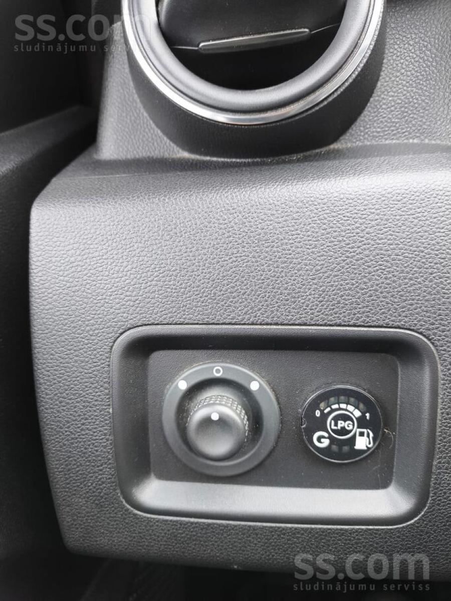Pelēks Dacia Duster 2021 Rīga, ar dzinēja tilpumu 1.00 L un nobraukumu 232 tūkst. km par 6450 €, foto 8 vietnē AUTOMOTO.COM.LV