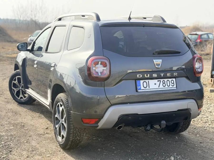 Grey Dacia Duster 2021 in Riga, with an engine capacity of 1.50 L and mileage of 140 thousand km for 12995 €, photo 3 on AUTOMOTO.COM.LV