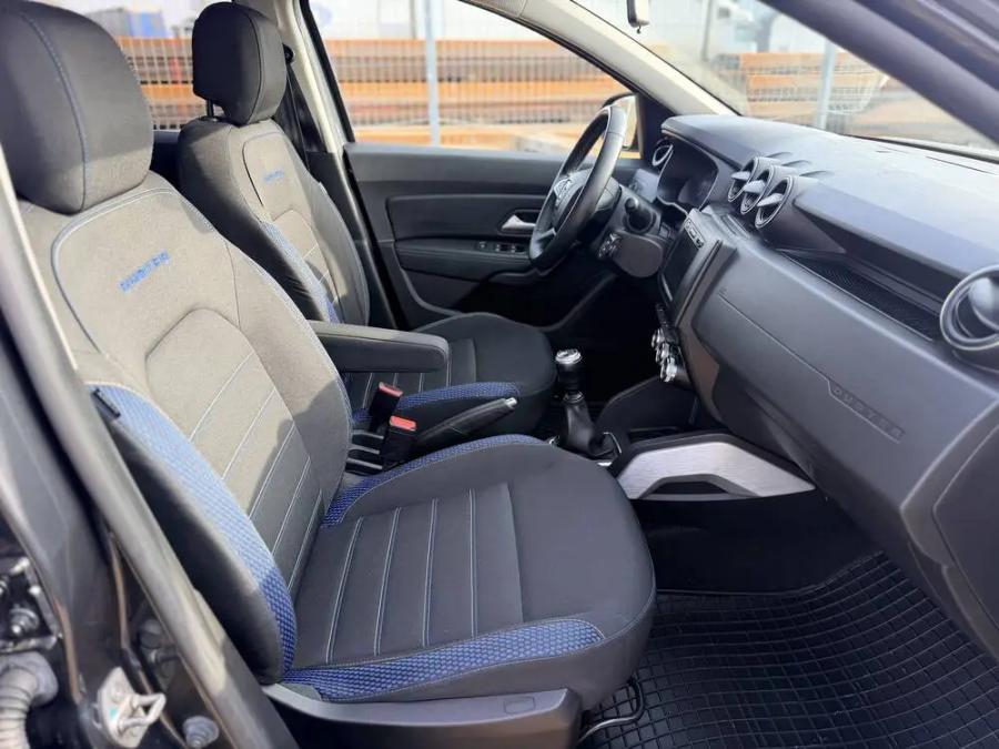 Grey Dacia Duster 2021 in Riga, with an engine capacity of 1.50 L and mileage of 140 thousand km for 12995 €, photo 15 on AUTOMOTO.COM.LV