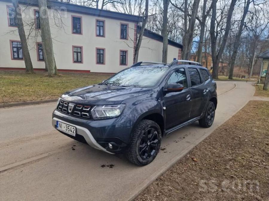 Grey Dacia Duster 2022 in Riga, with an engine capacity of 1.00 L and mileage of 39 thousand km for 16500 €, photo 4 on AUTOMOTO.COM.LV